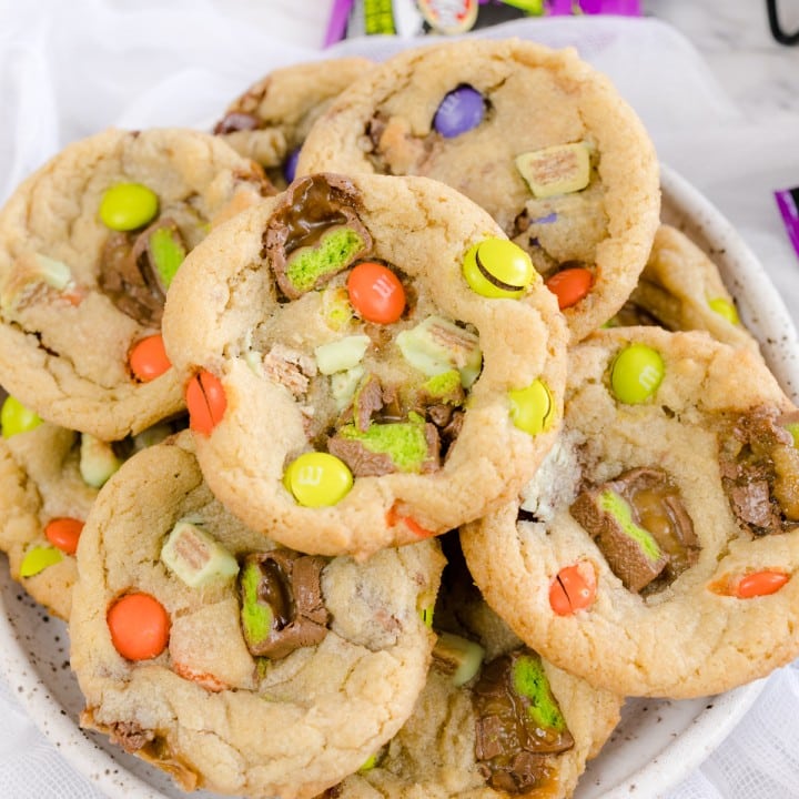 Best Halloween Leftover Candy Bar Cookies Recipe